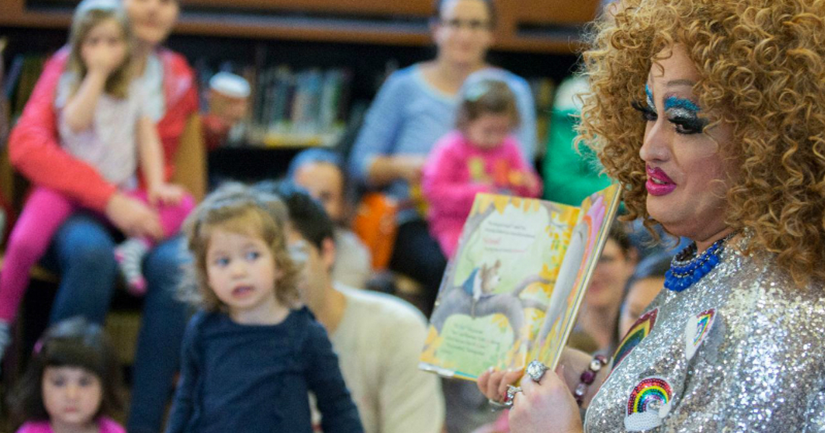 AFN - Texas bill aims to drop the curtain on drag shows at public libraries