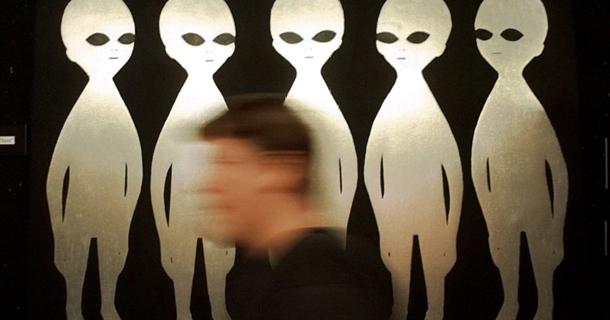AFN - New UFO files describe spinning discs, glowing orbs and one ...