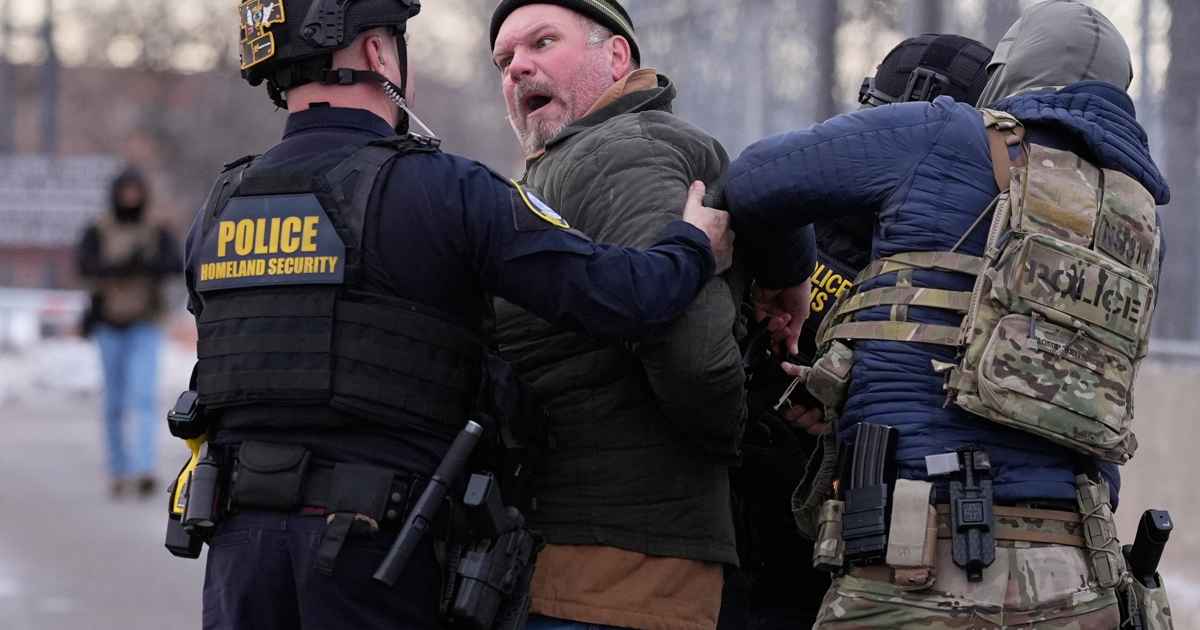 AFN - Army puts 1,500 soldiers on standby for possible Minnesota deployment